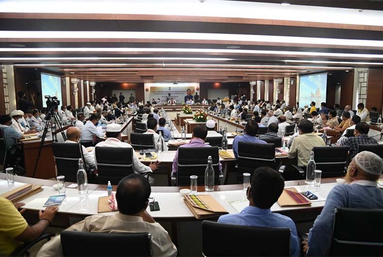 Himanta Biswa Sarma holds meeting with Assam Muslims on 'population ...