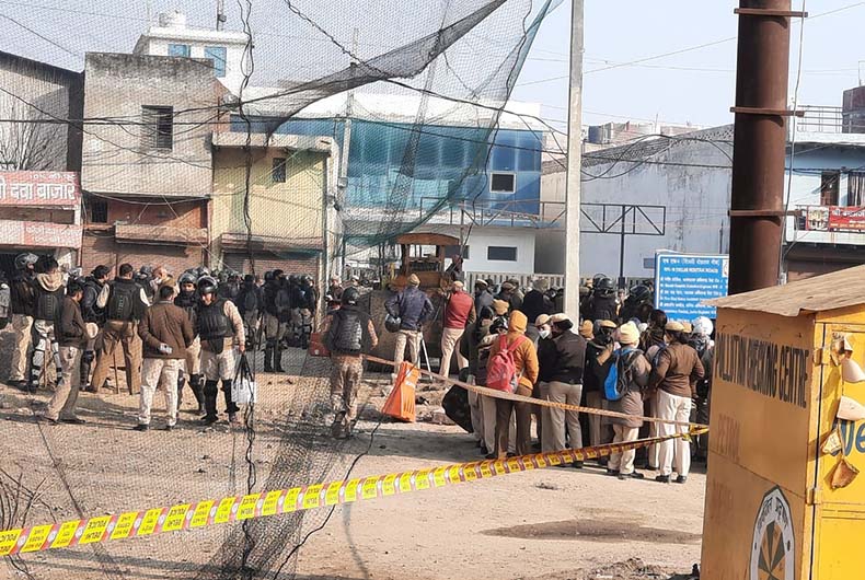 Tension at Tikri border after man burnt to death | ummid.com