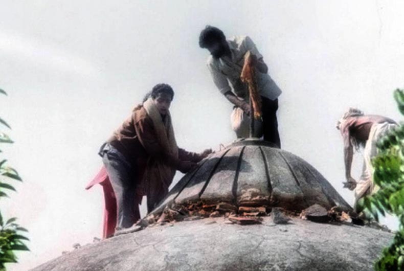 By arresting Advani, Lalu delayed Babri Masjid demolition by two years ...